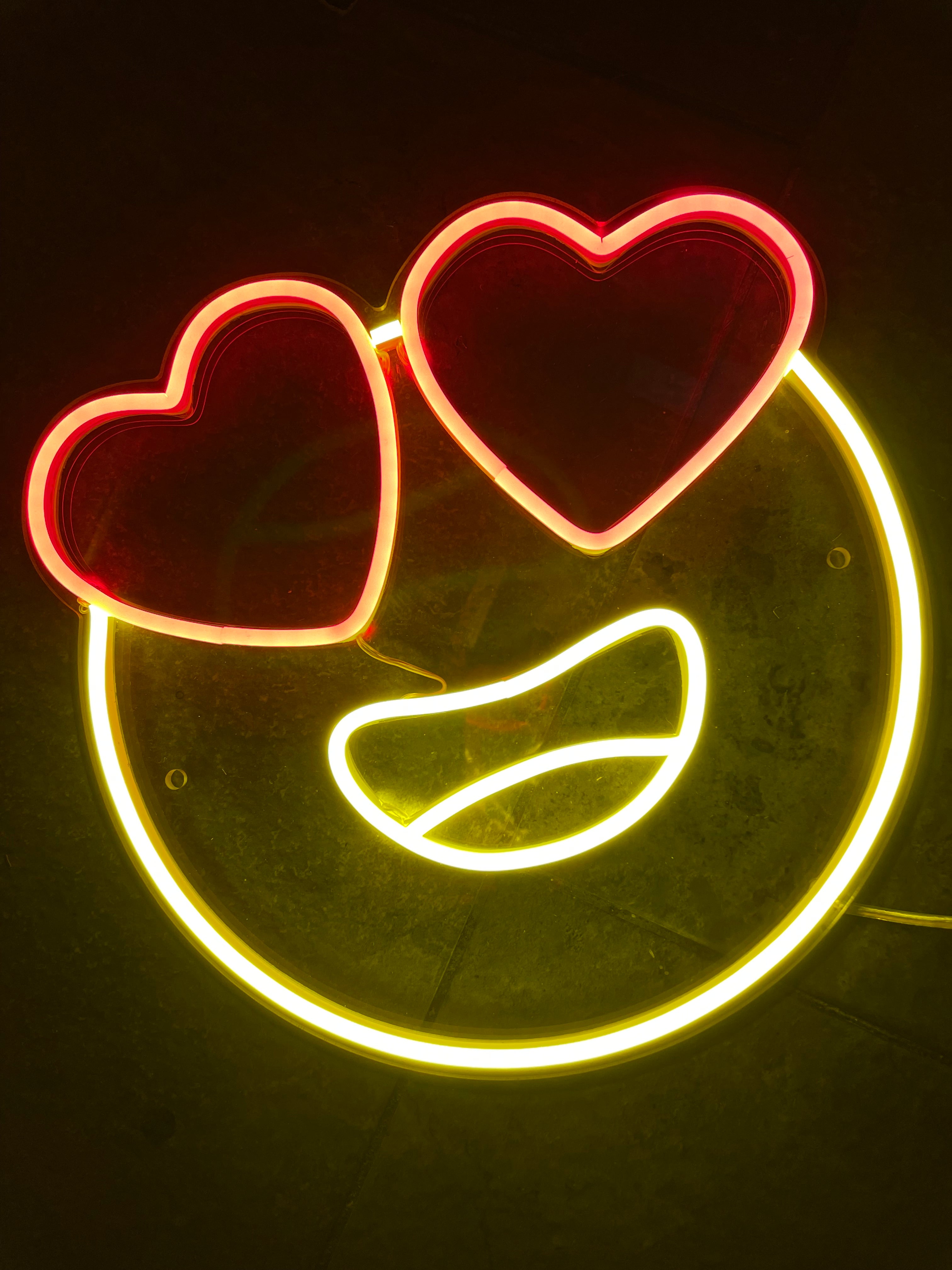 Heart Eyes Emoji LED Neon Sign – Neon Factory PR