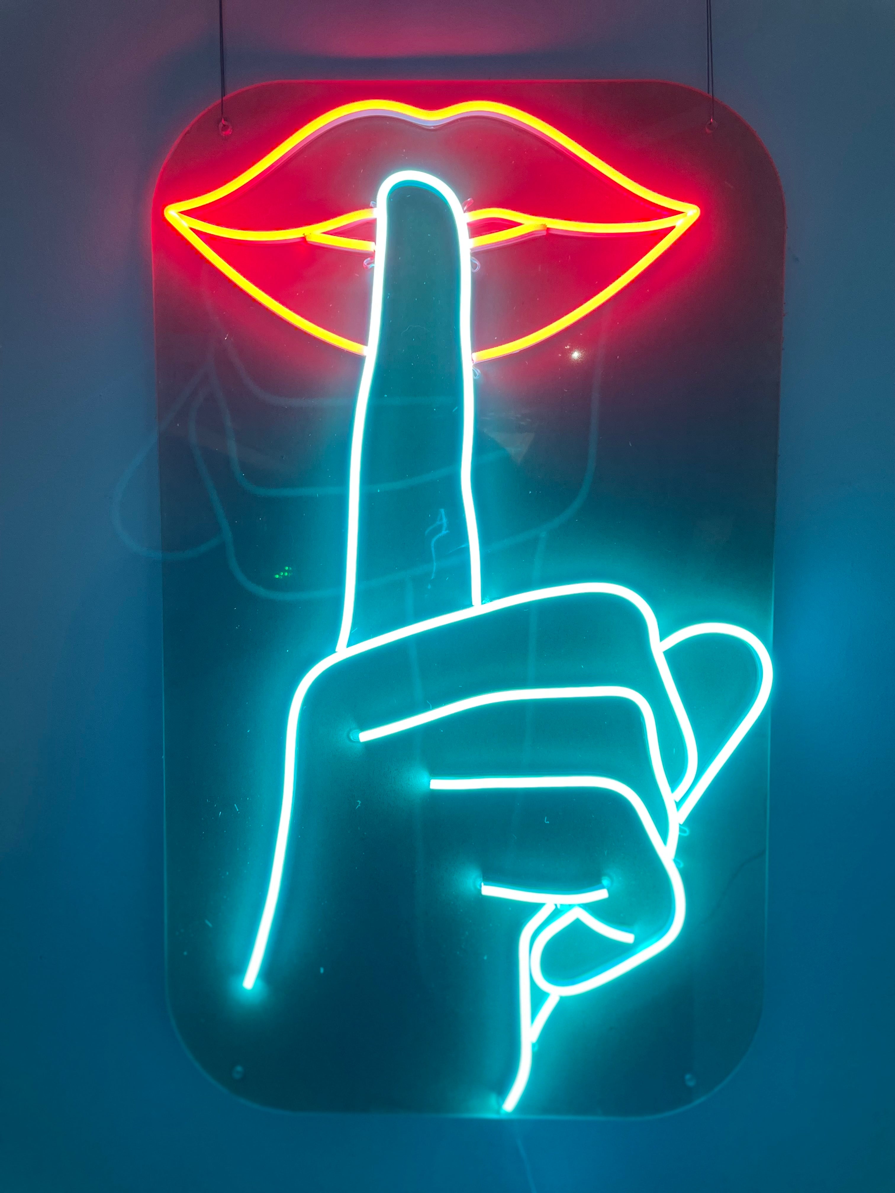 Shh Lips LED Neon Sign – Neon Factory PR